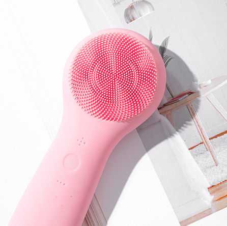 How to Use a Facial Cleansing Brush: Step-by-Step Guide | WELLAND